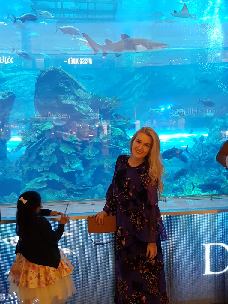unul dintre cei 400 de rechini din acvariu din Dubai Mall – Corina Costache